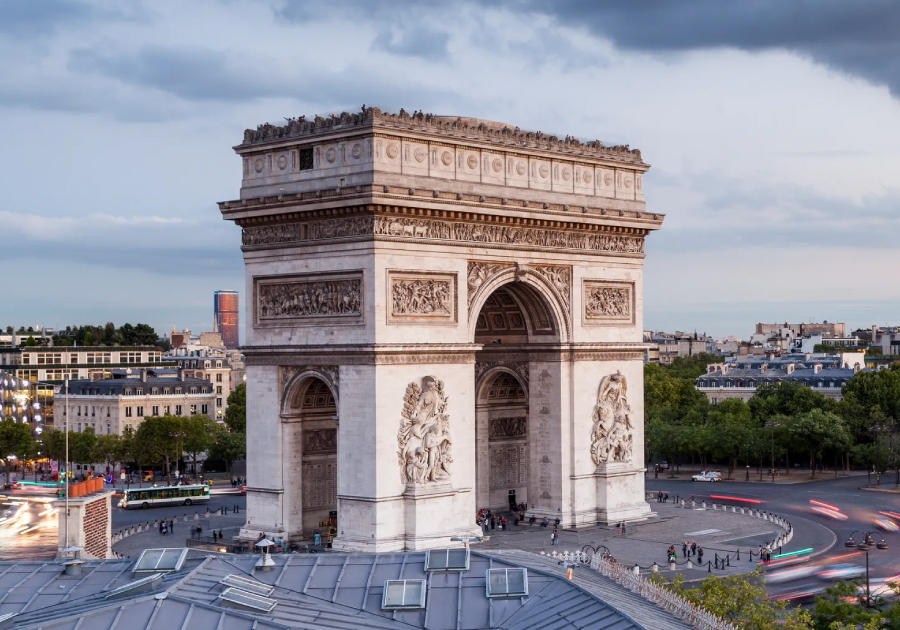 Arc de Triomphe : secrets cachés, histoire oubliée & vue imprenable